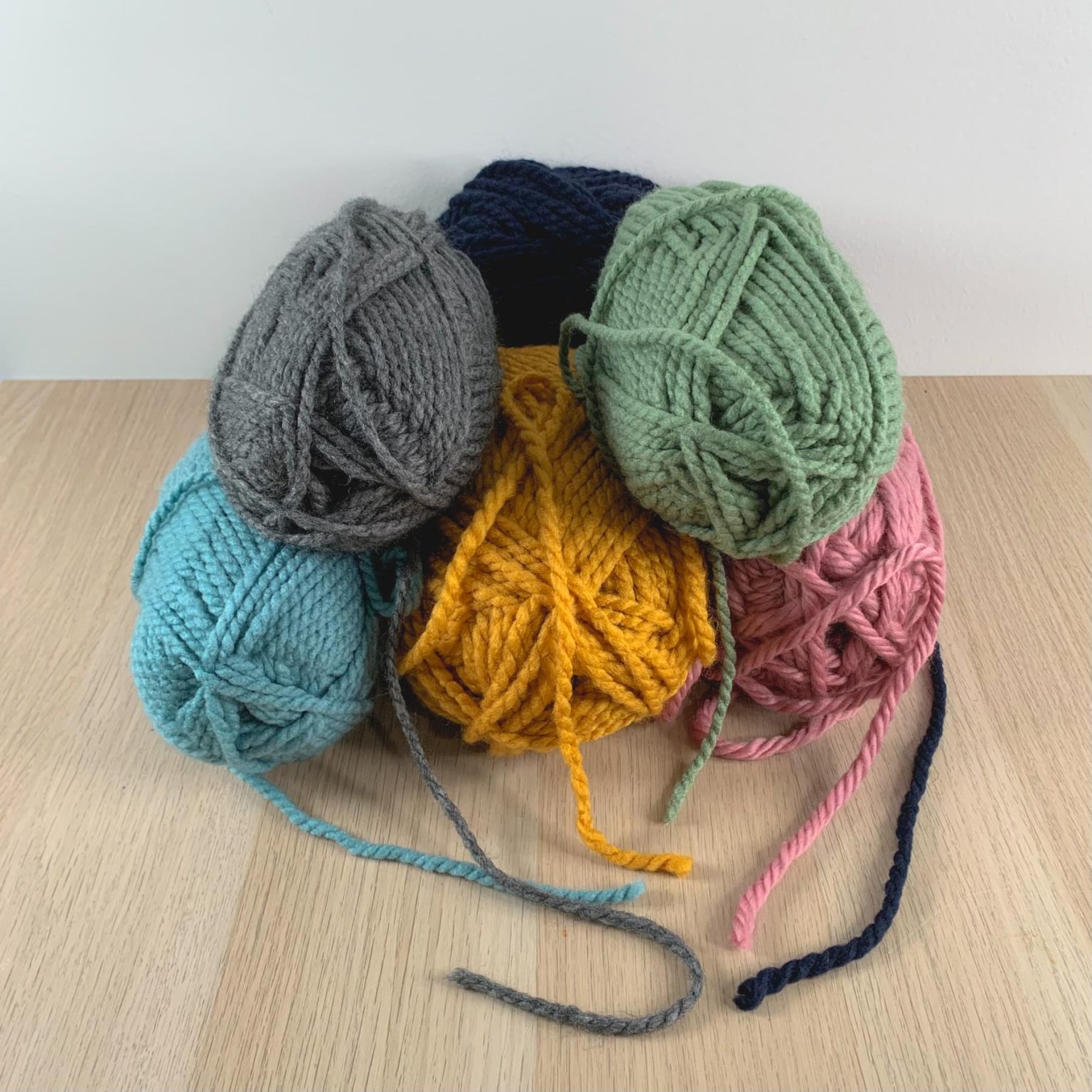 Modern DIY Yarn Ring Wall Art Hanging - Artsy Pretty Plants